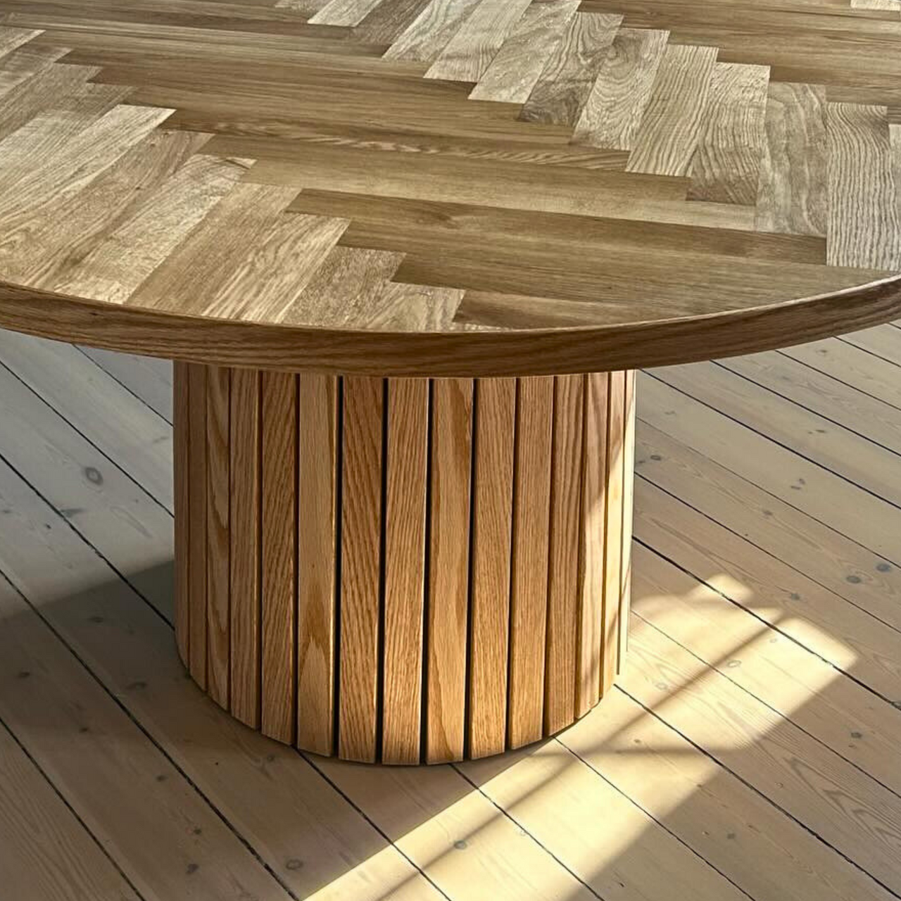 Sildebensborde i Massivt Egetræ – Eksklusivt Håndværk – snedkerdupont.dk